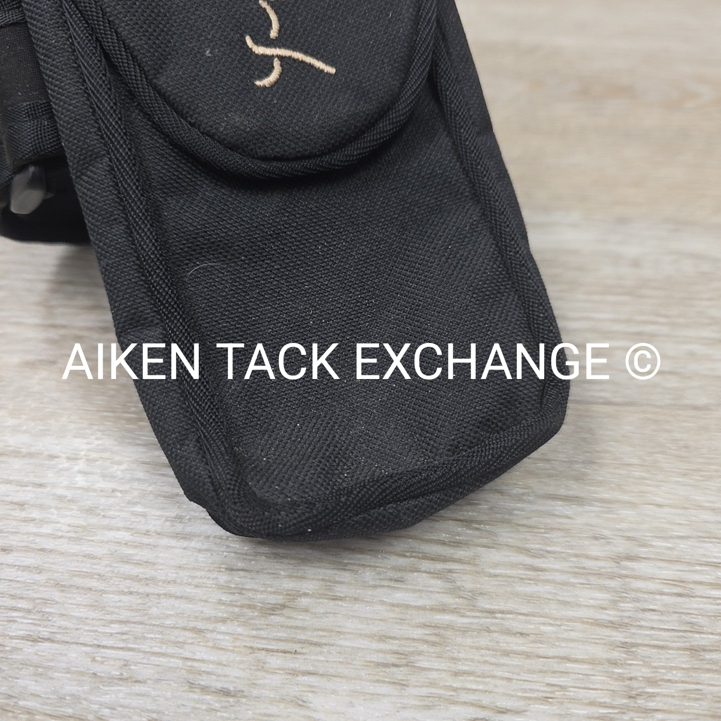 Woof Hoof Magnetic Cell Phone Holder – Aiken Tack Exchange